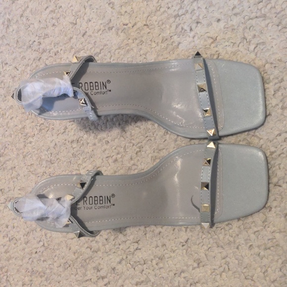 Cape Robbin | Shoes | Cape Robbin Size 65 Gray Heels Sandals Brand New ...